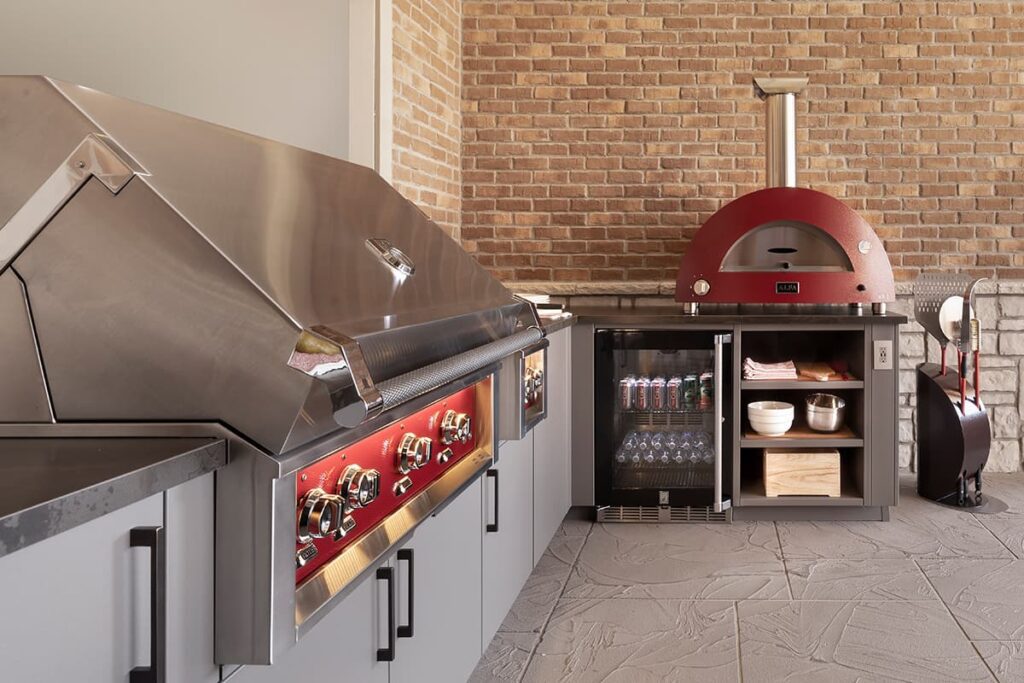 Buying a Gas Grill? 7 Things To Consider | Outeriors